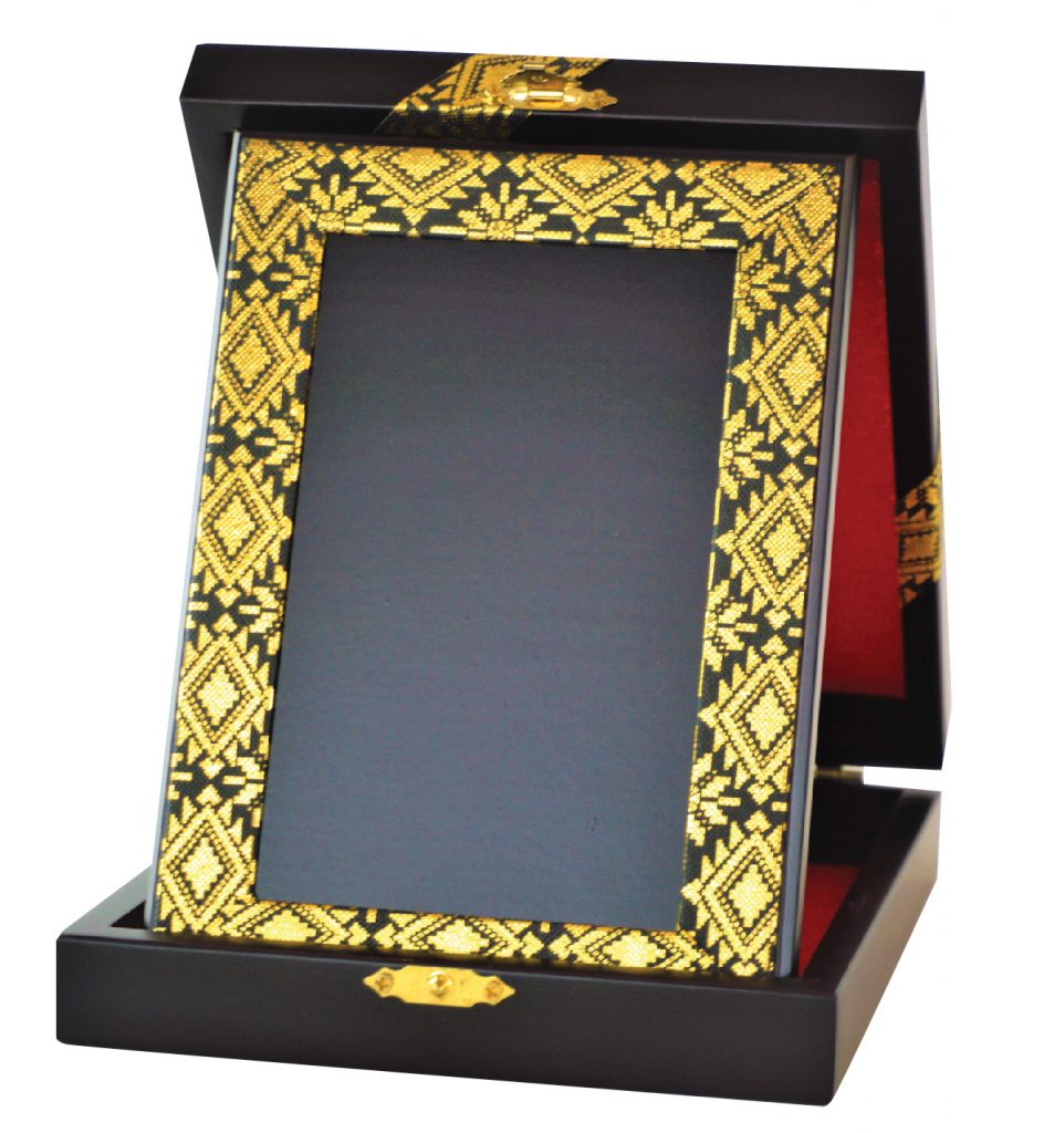 WB2207 - front wooden box songket stripe - Winmart